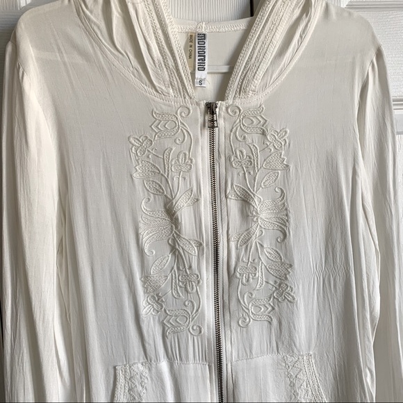 Modcloth | Tops | Modcloth White Embroidered Zip Vacation Hoodie | Poshmark